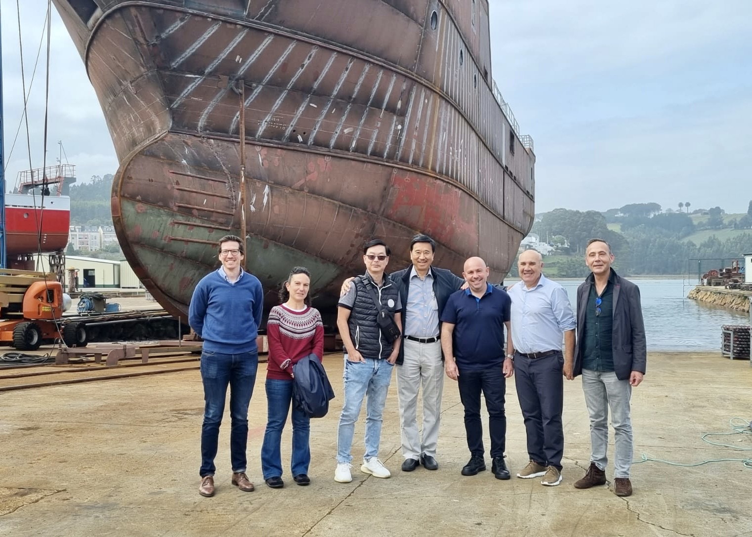 Sastre visitó el astillero Armon, donde Red Chamber construye un nuevo ...