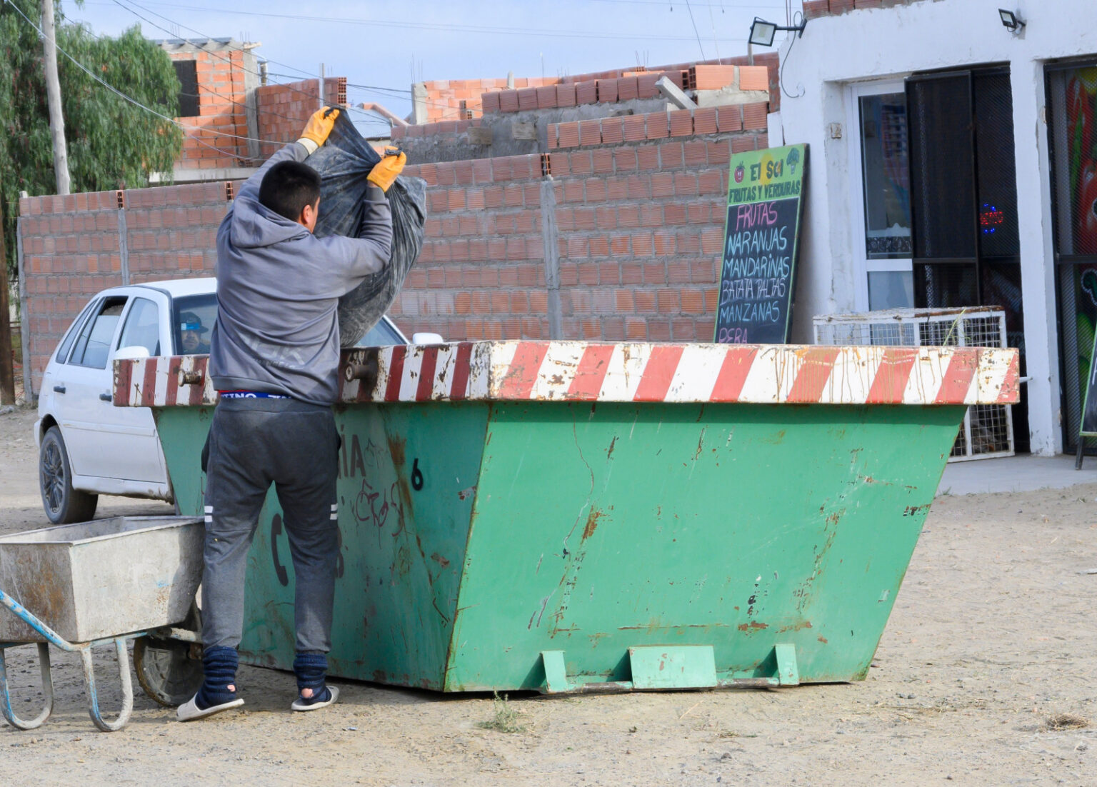 Madryn: Continúa la campaña de limpieza en los barrios Rucal Hue y ...